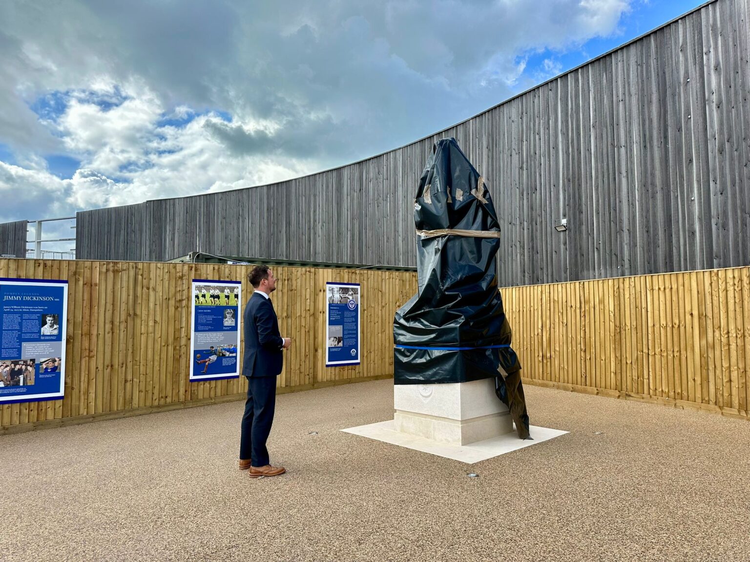 City MP celebrates installation of Jimmy Dickinson statue at Fratton ...